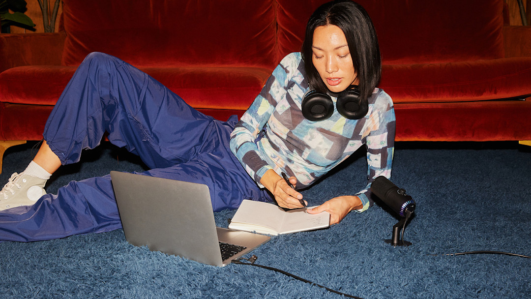 How to Write Song Lyrics: Pro Guide for Beginners
